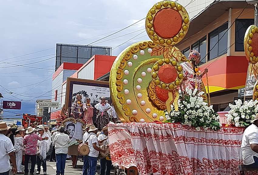 Con un desfile típico concluyó la fiesta de fundación del distrito de Chitré | Día a Día